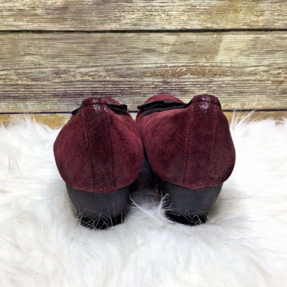 Munro | Shoes | Munro American Randa Burgundy Embossed Wedge Heels ...